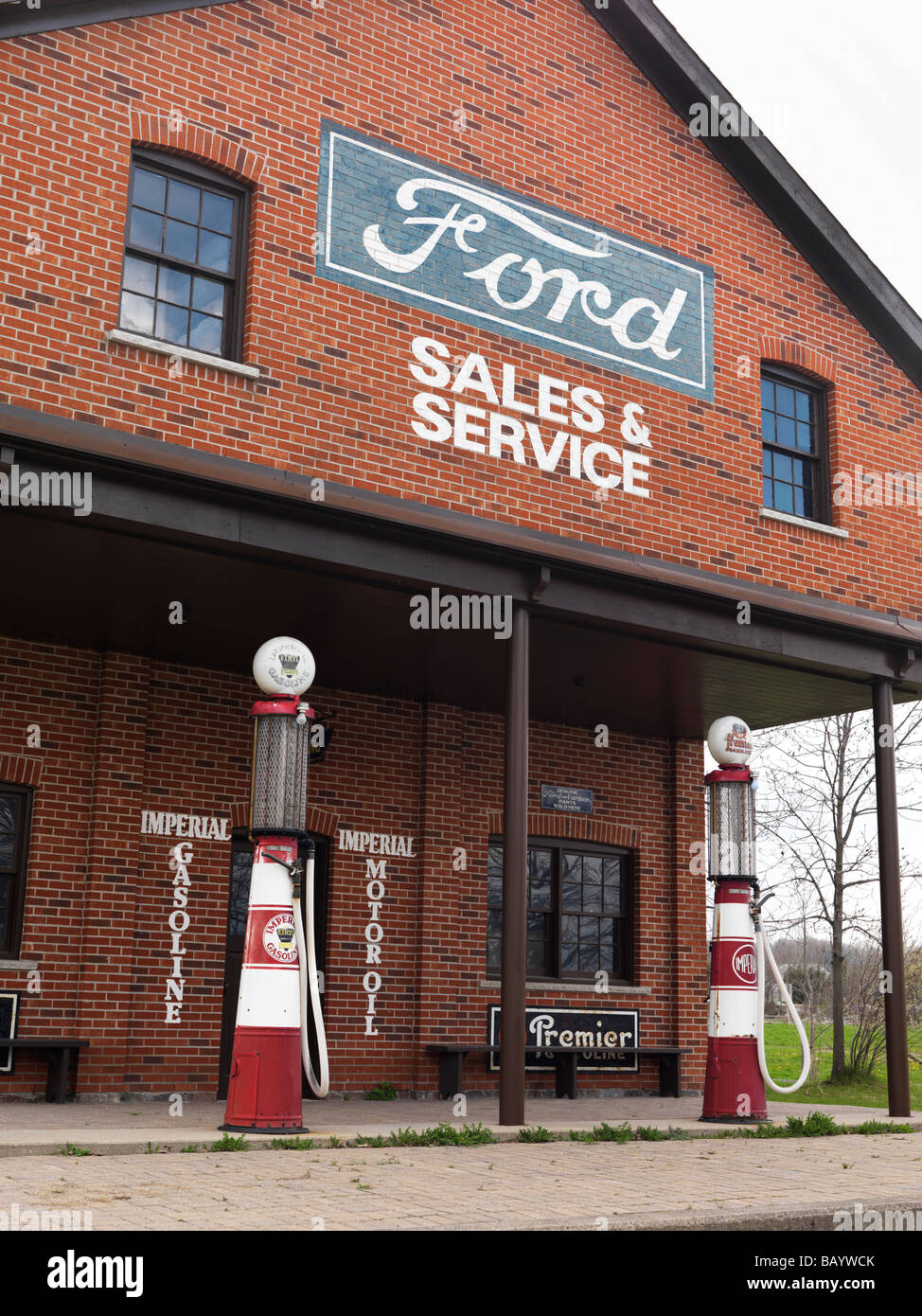 Imperial Gasoline vintage gas station Stock Photo - Alamy
