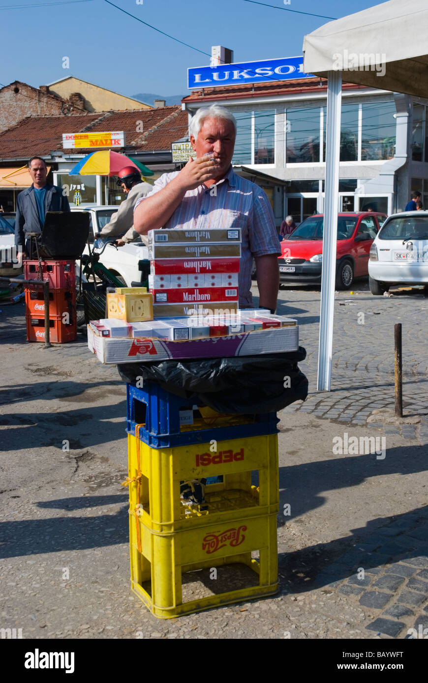 Cartons cigarettes in tobacco shop hi-res stock photography and images ...