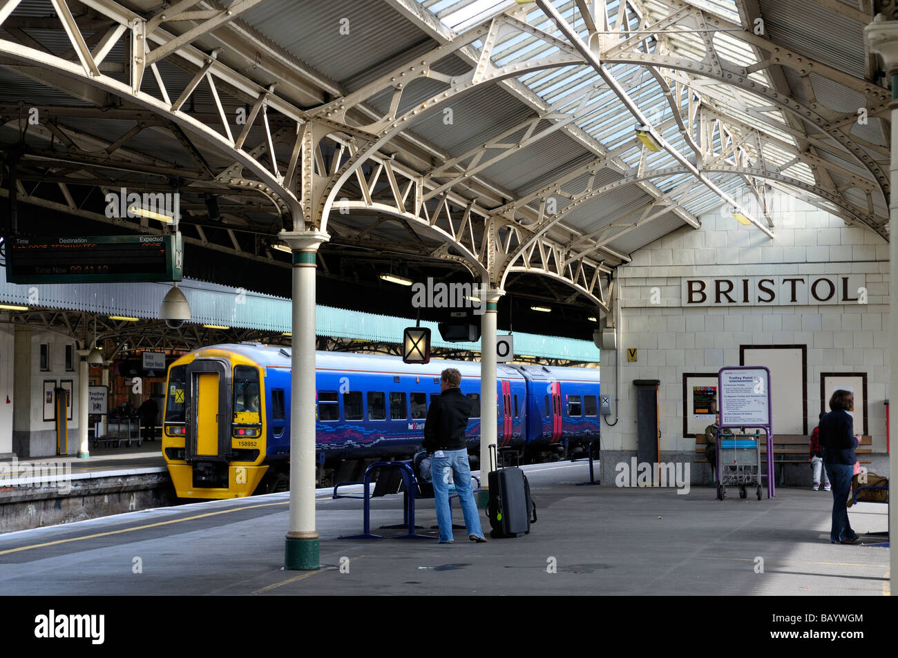 Inside Bristol Temple Meads Railway Station with First Great Western ...