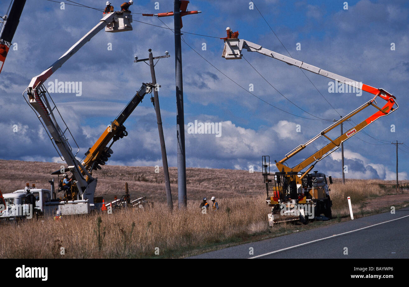 Powerline workers hi-res stock photography and images - Alamy