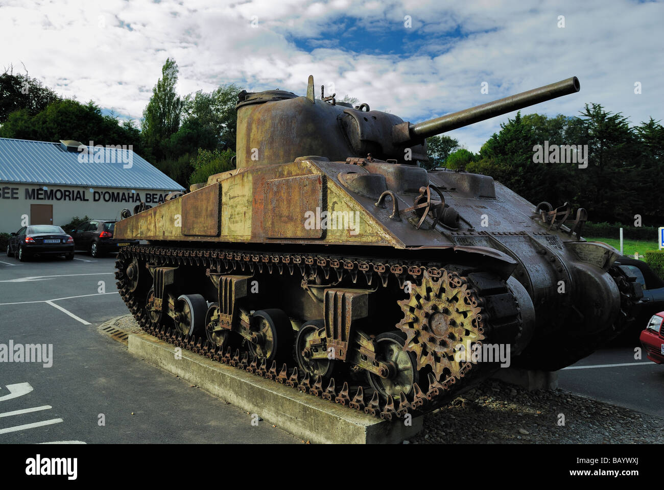 D day june 1944 sherman tank hi-res stock photography and images - Alamy