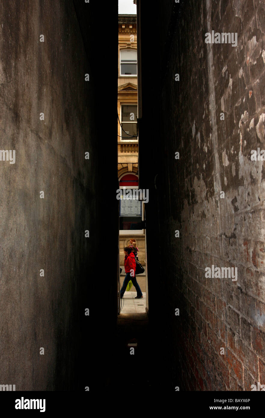 Parliament Street in Exeter, UK, believed to be the World's narrowest ...