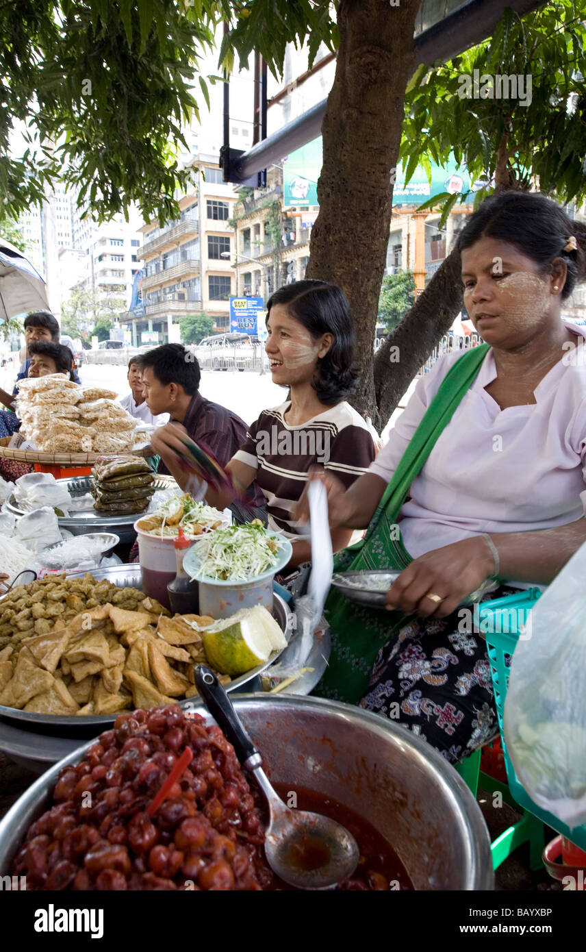 Myanmar street food market woman hi-res stock photography and images ...