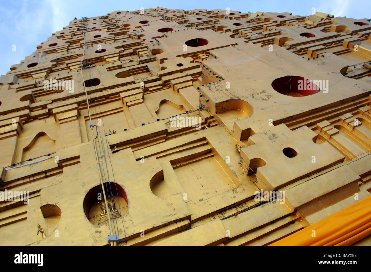 Chedi luang phaw uttama wat hi-res stock photography and images - Alamy