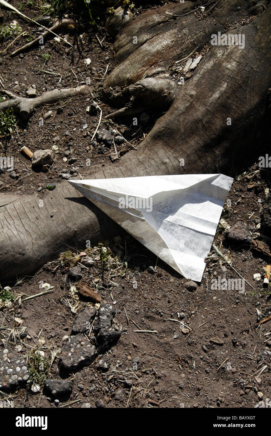 Paper plane hi-res stock photography and images - Alamy