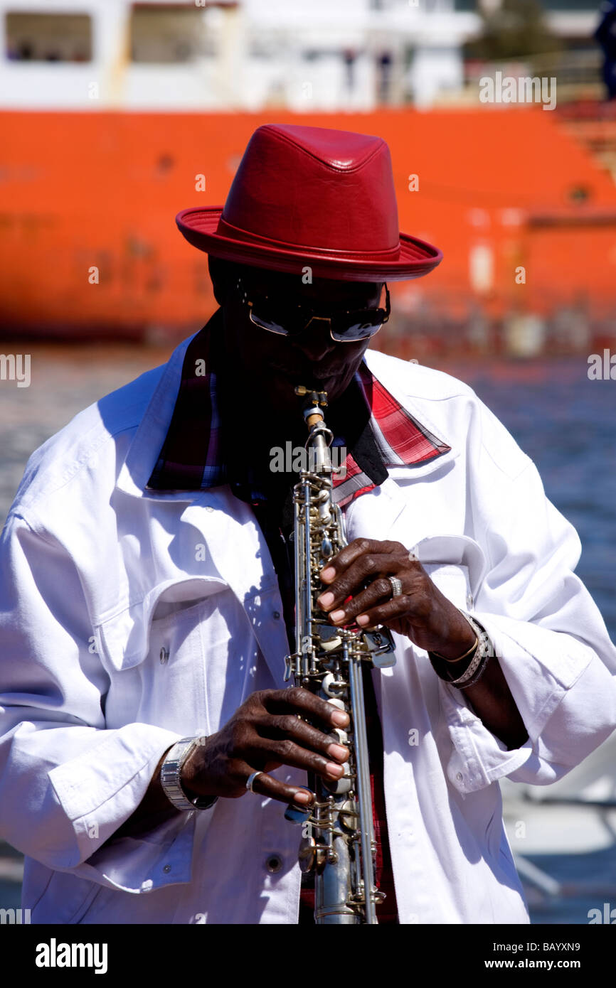 African street musician playing jazz hi-res stock photography and ...