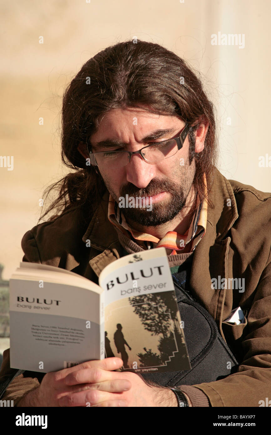 Reading in mosque istanbul hi-res stock photography and images - Alamy