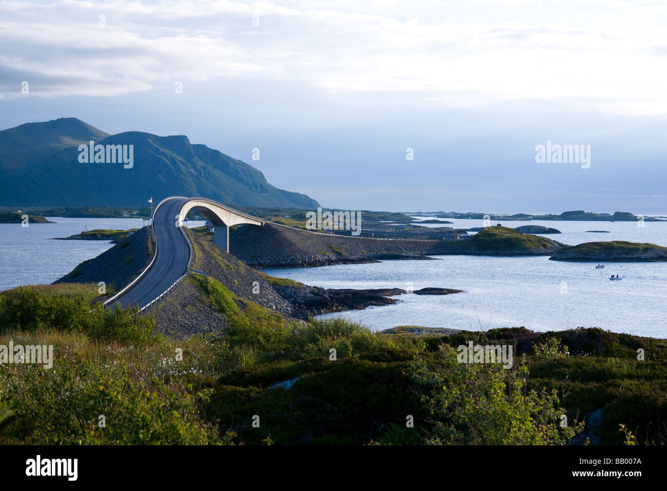 Curve bend bridge hi-res stock photography and images - Alamy