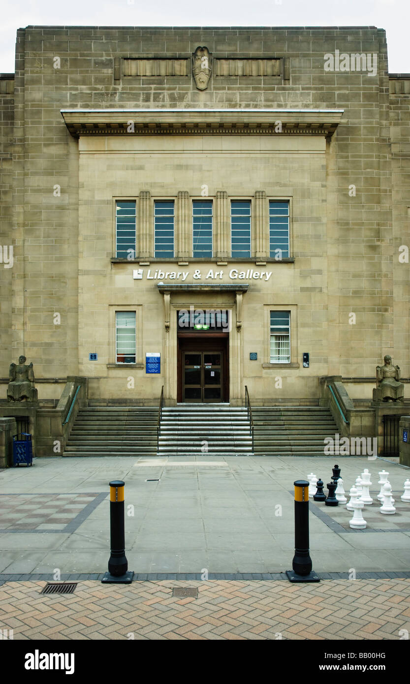 Huddersfield library and art gallery Stock Photo - Alamy