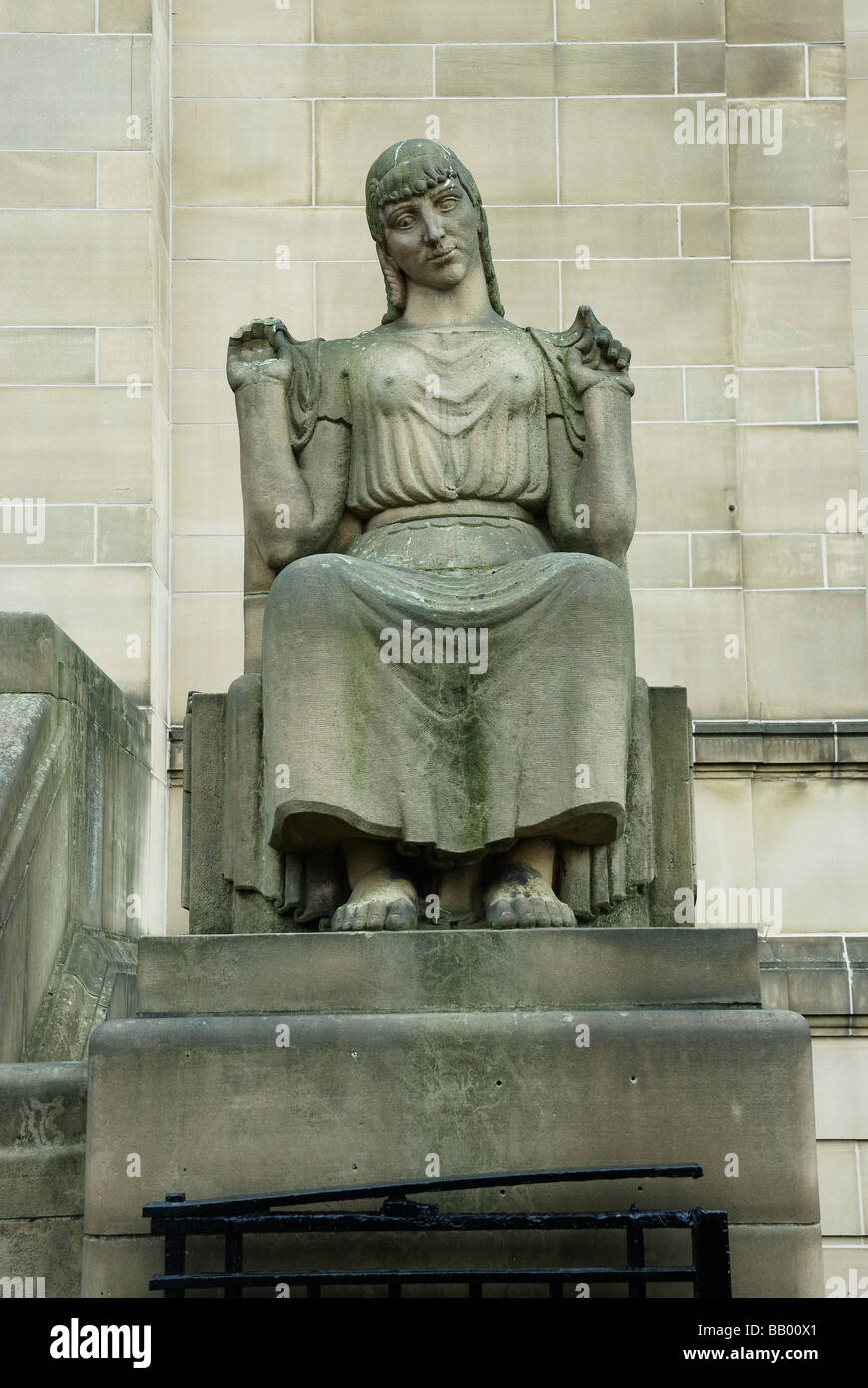 Statue outside the library hi-res stock photography and images - Alamy