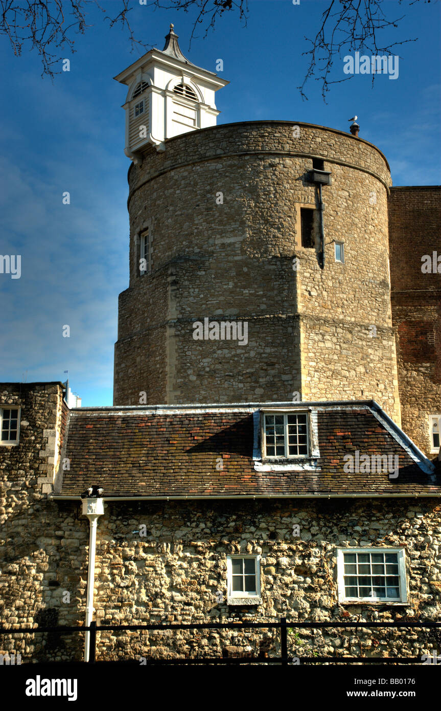 Historical tower castle in london hi-res stock photography and images ...