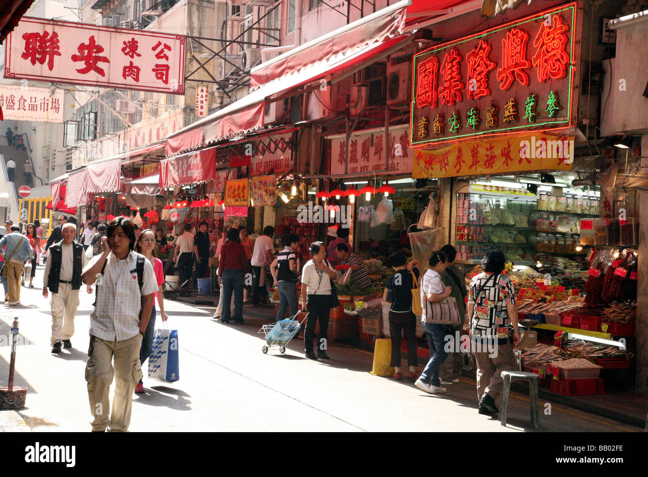 Hong kong street signs hi-res stock photography and images - Alamy
