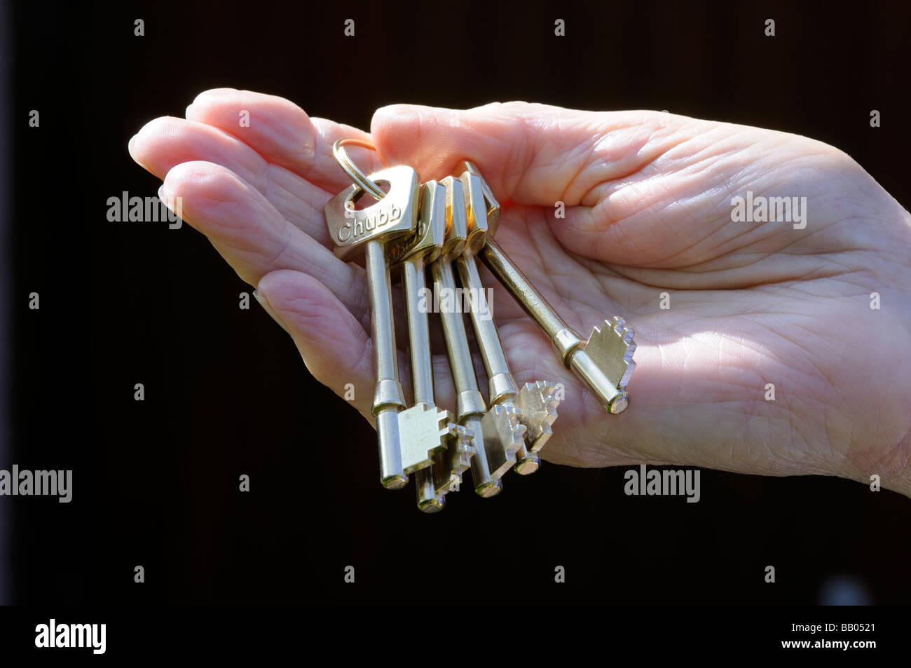 Bunch of brass Chubb keys in the palm of the hand Stock Photo - Alamy