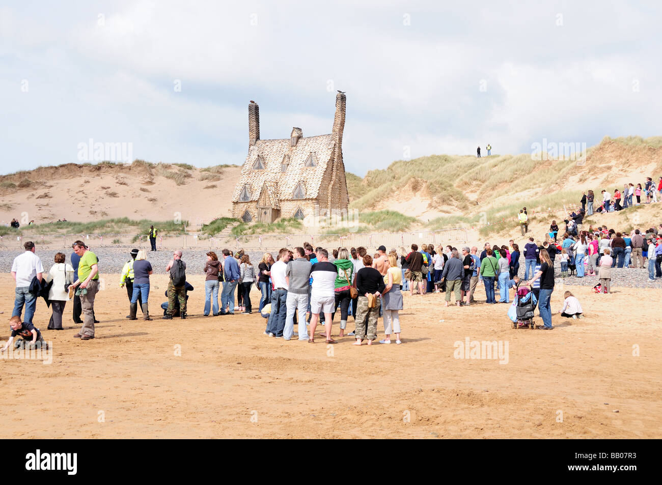 Crowds watching the filming of the Harry Potter film Deathly Hallows on ...