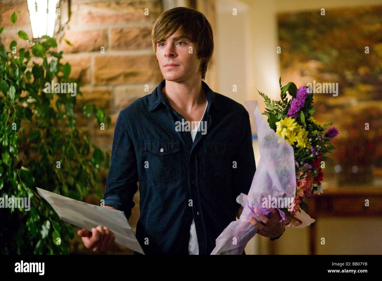 17 Again Year: 2009 Director: Burr Steers Zac Efron Stock Photo - Alamy