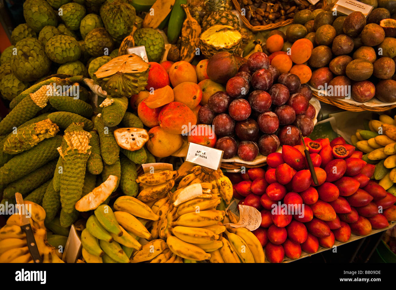 Trading stall hi-res stock photography and images - Alamy