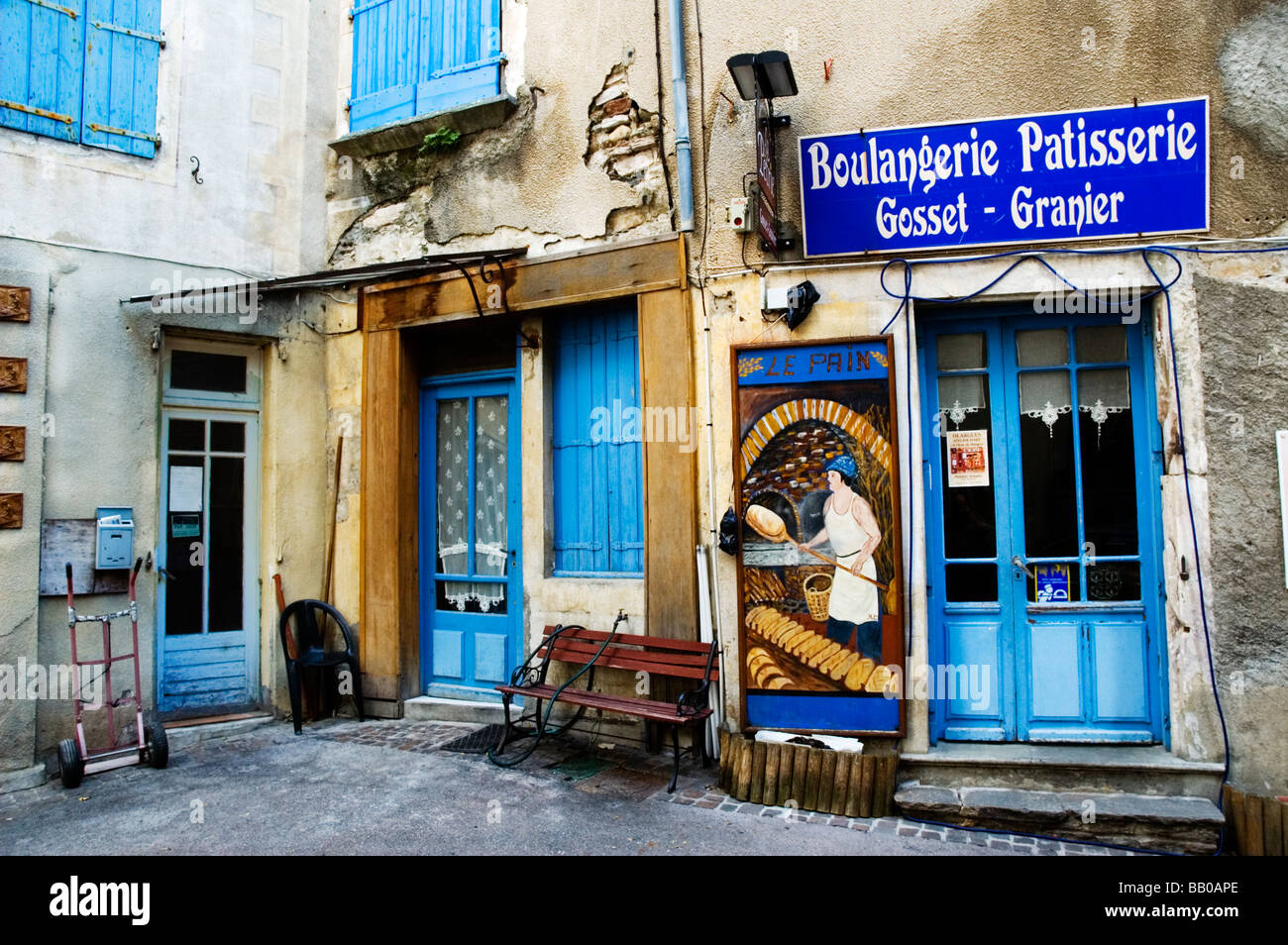 French bakery stores hi-res stock photography and images - Alamy