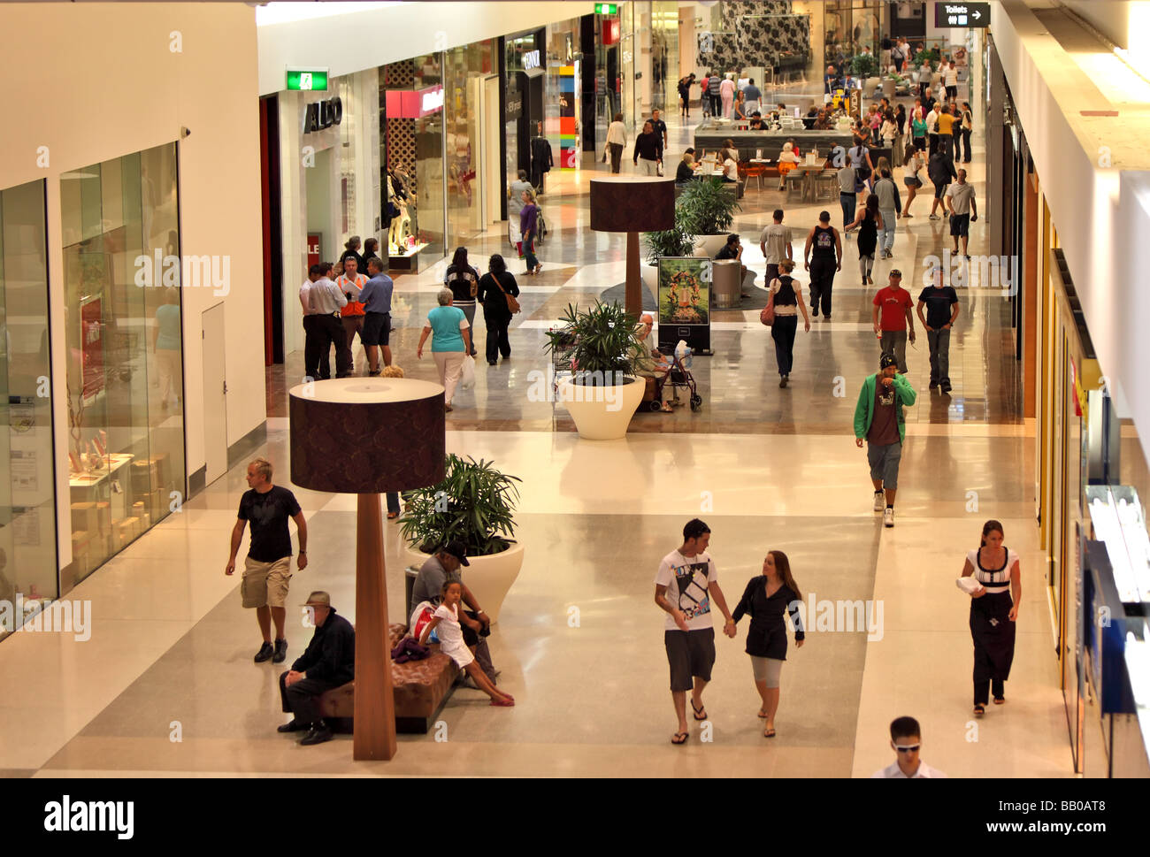 Shopping crowds modern hi-res stock photography and images - Alamy