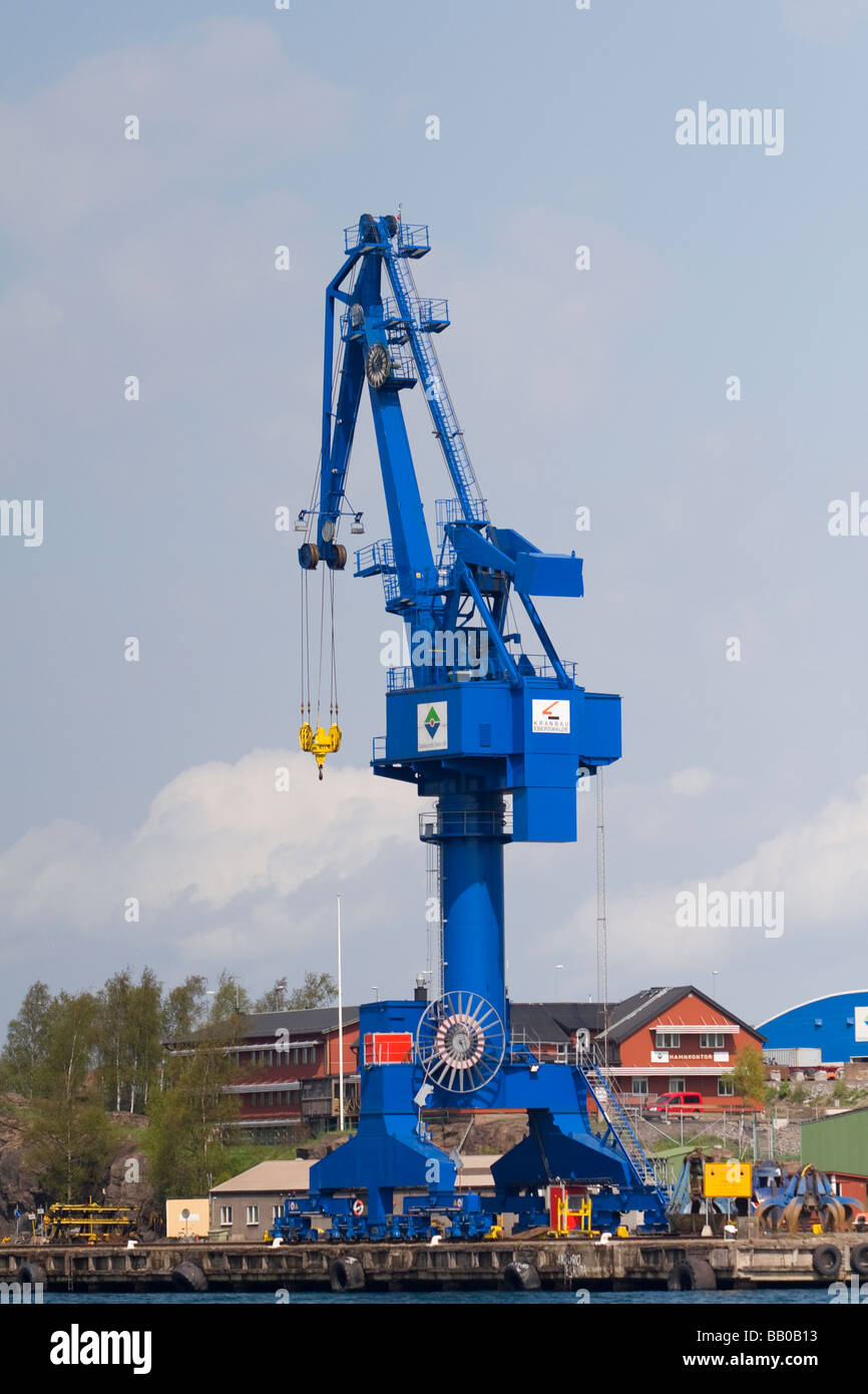 Big ship crane hi-res stock photography and images - Alamy