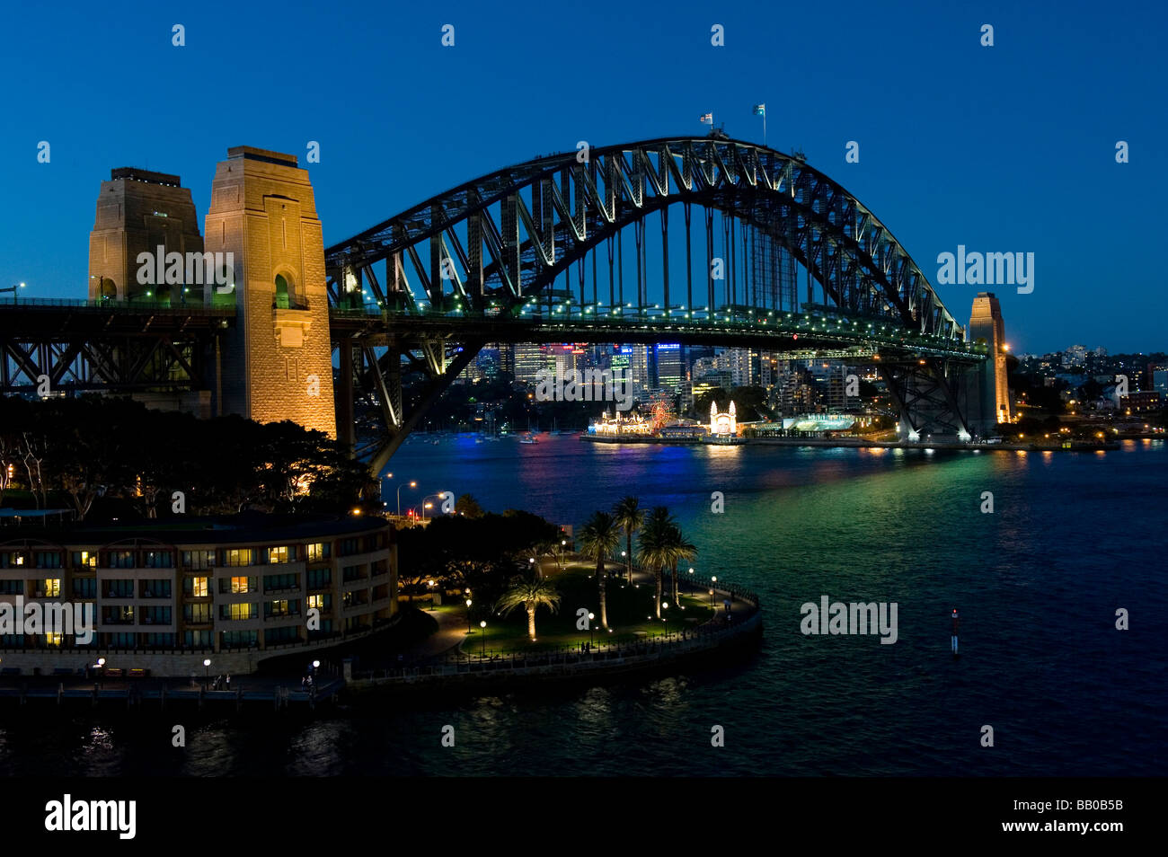 Luna park milsons point at night hi-res stock photography and images ...