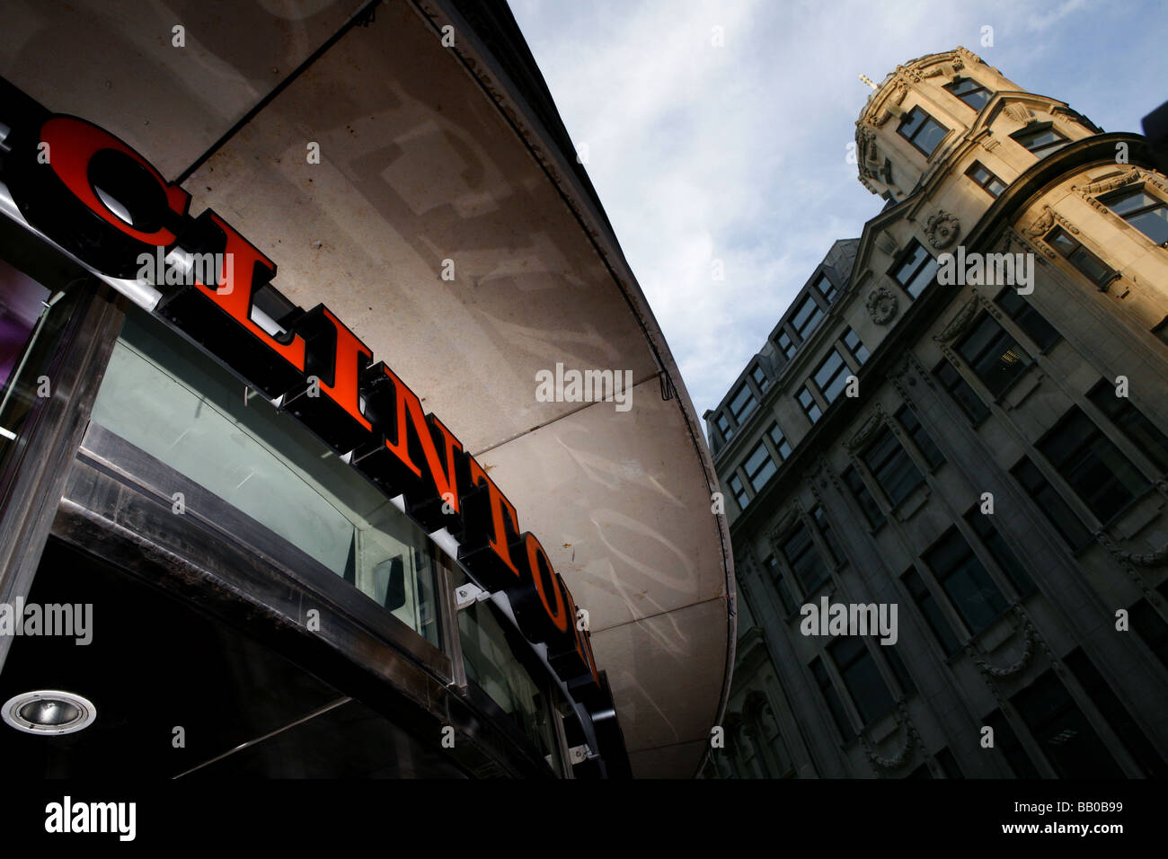 Clinton Cards shop in the City of London Stock Photo - Alamy