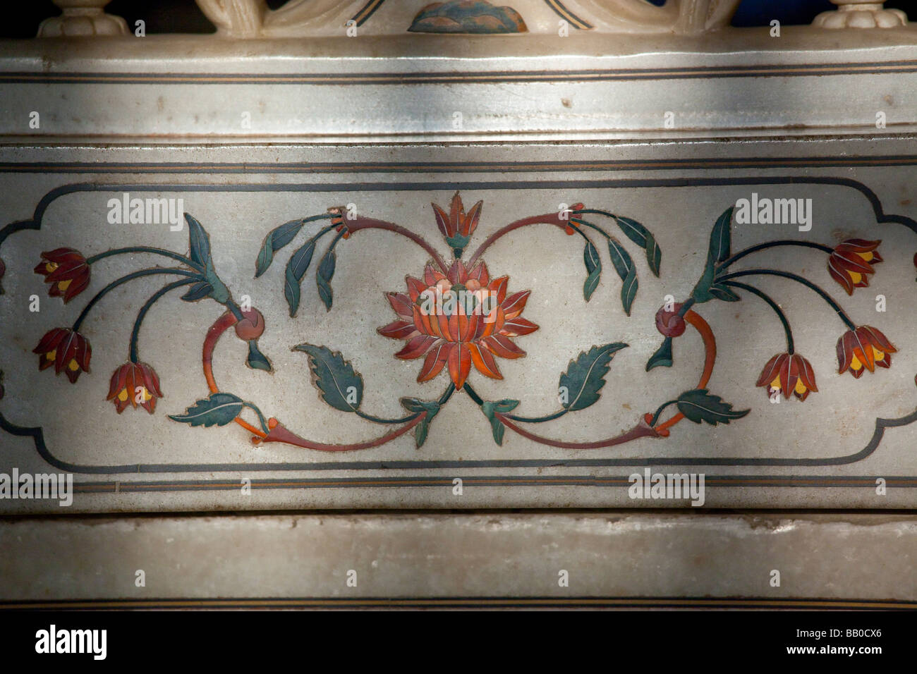 Taj mahal flower inlay hi-res stock photography and images - Alamy