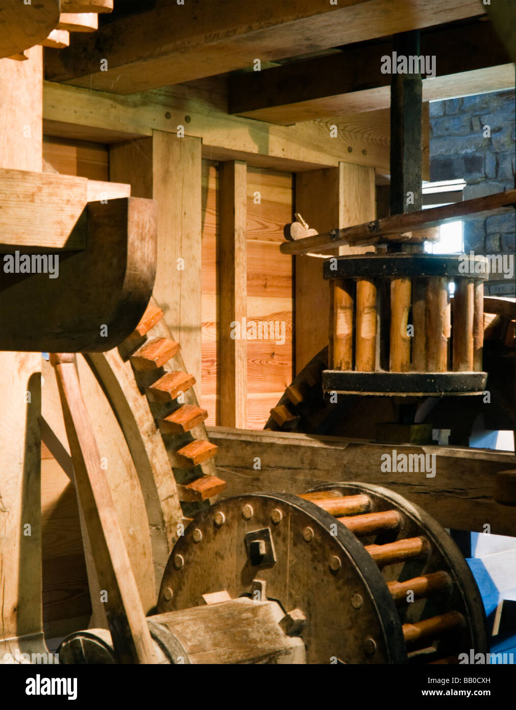 Wooden gears inside grist mill hi-res stock photography and images - Alamy