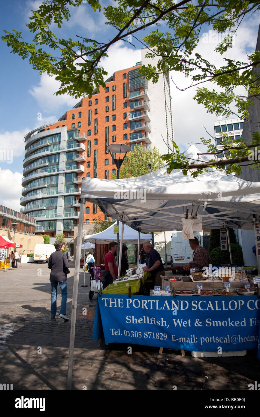 Market stalls selling hi-res stock photography and images - Alamy