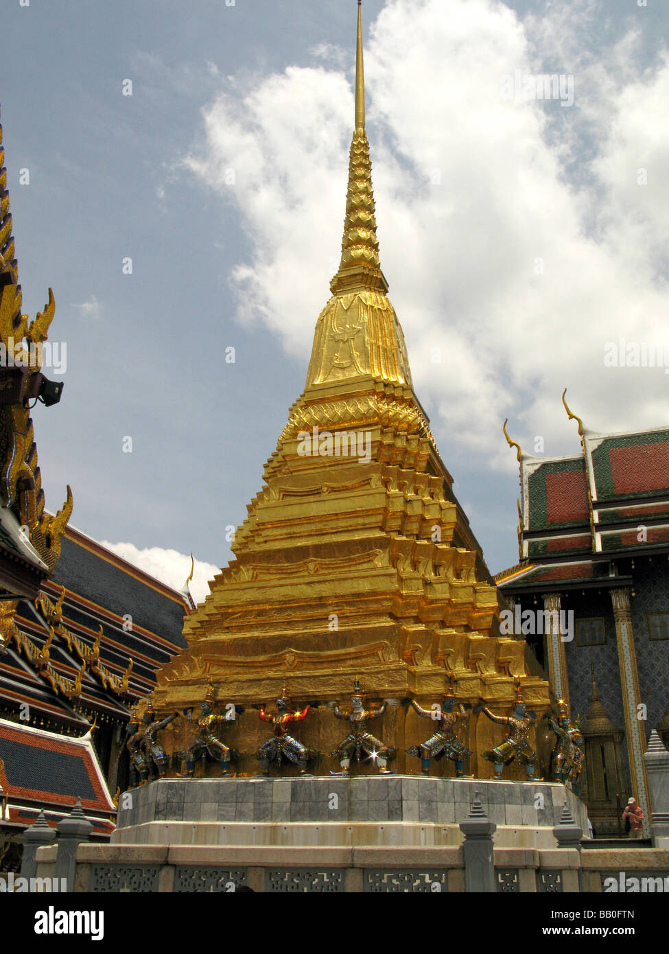 Phra Kaeo Temple High Resolution Stock Photography and Images - Alamy
