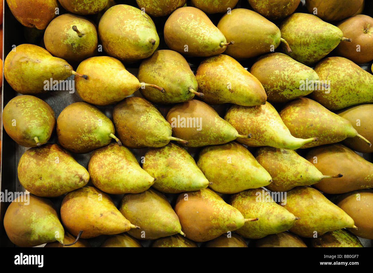 Fresh pears at market La Boqueria in Barcelona Spain Stock Photo - Alamy