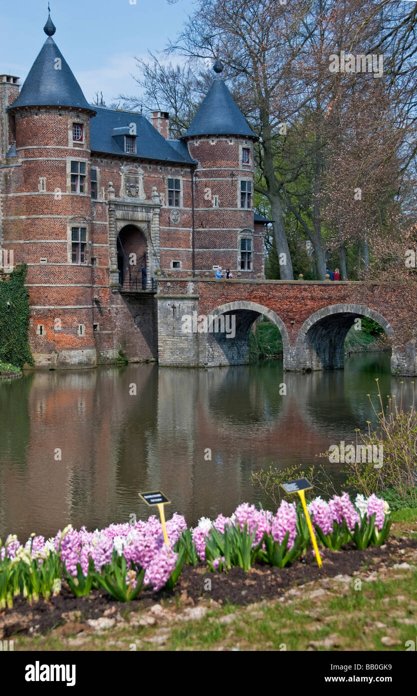 Grand garden castle hi-res stock photography and images - Alamy