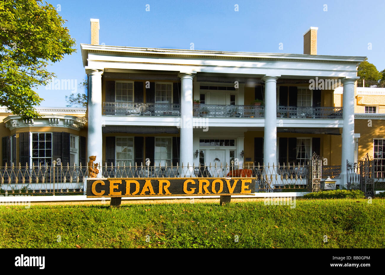Historic cedar grove mansion in vicksburg hi-res stock photography and ...
