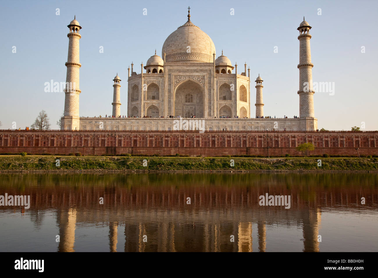 Behind taj mahal hi-res stock photography and images - Alamy