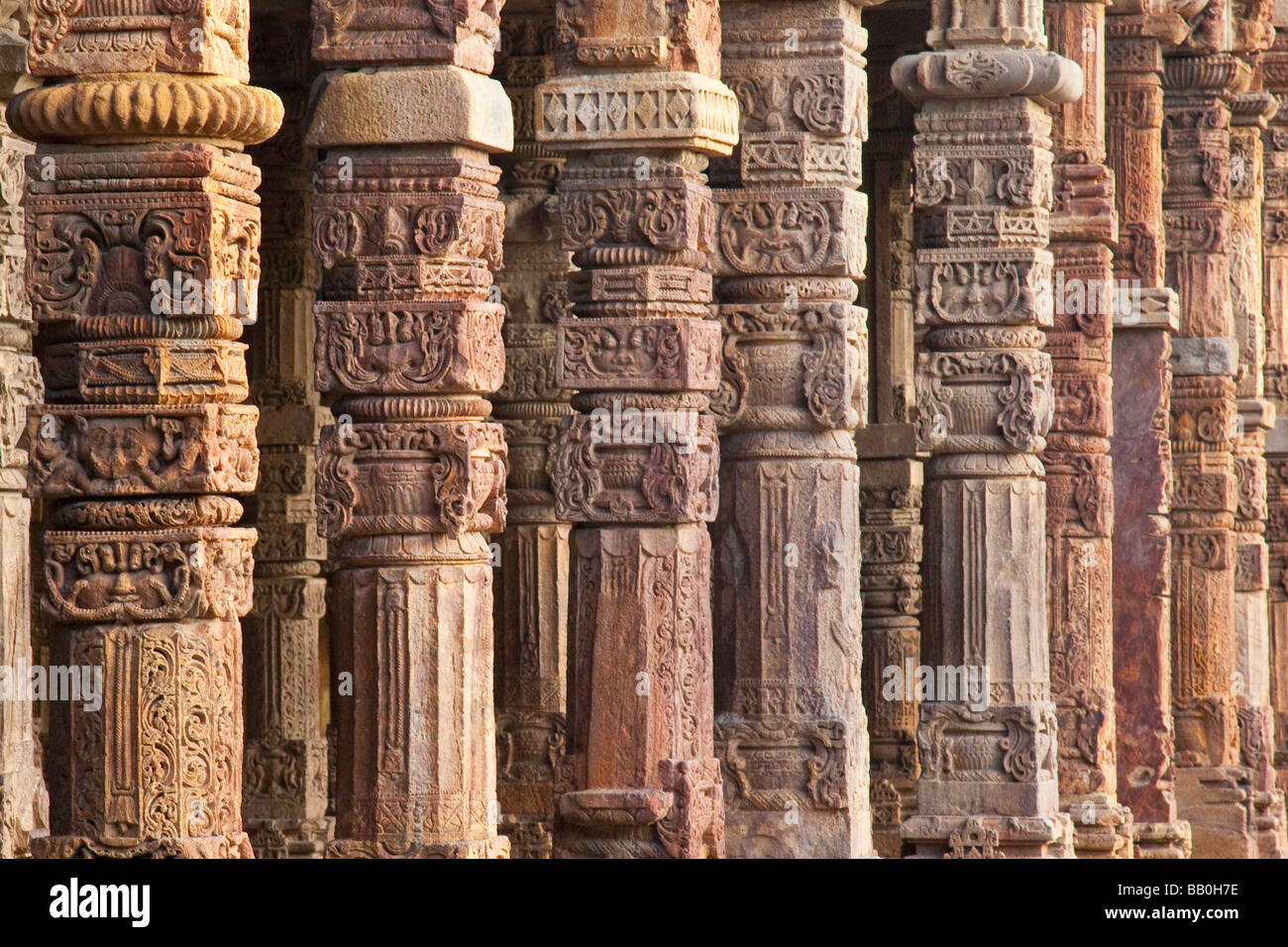 Qutab minar delhi india mosque mosque hindu hi-res stock photography ...