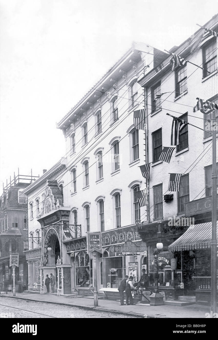 Philadelphia street scene hi-res stock photography and images - Alamy