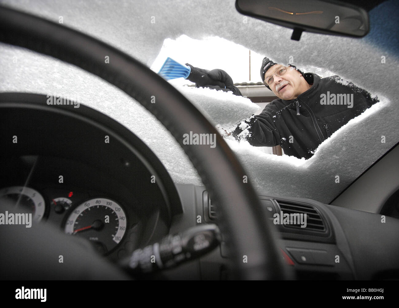 Car windscreens hi-res stock photography and images - Alamy
