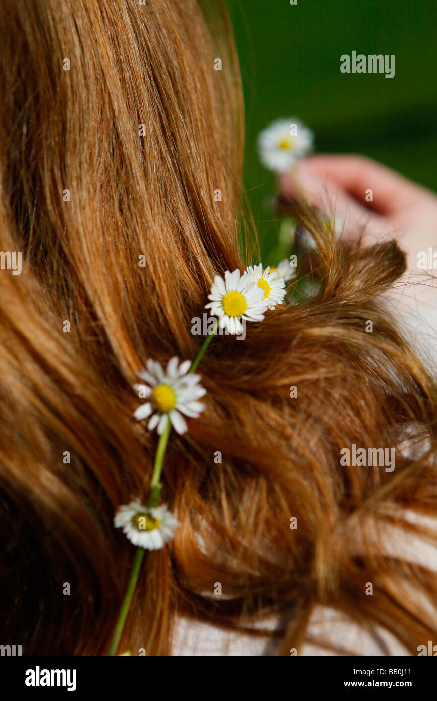 woman holding a daisy chain in the sunshine Stock Photo - Alamy