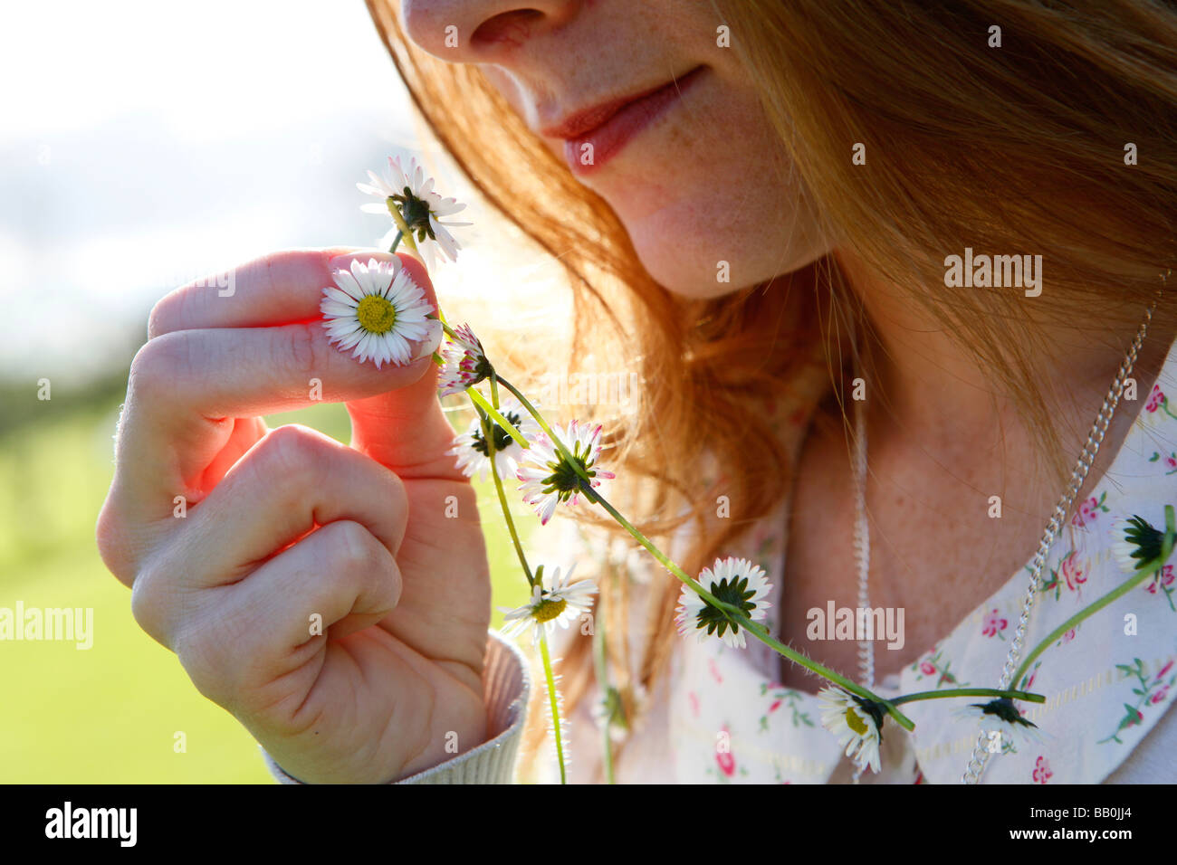 woman holding a daisy chain in the sunshine Stock Photo - Alamy