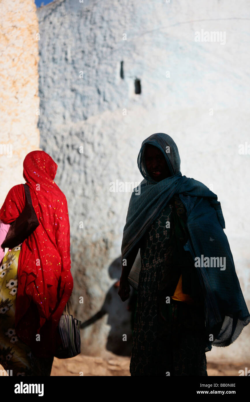 Woman in traditional dress in Old Harar, the legendary Muslim dominated ...