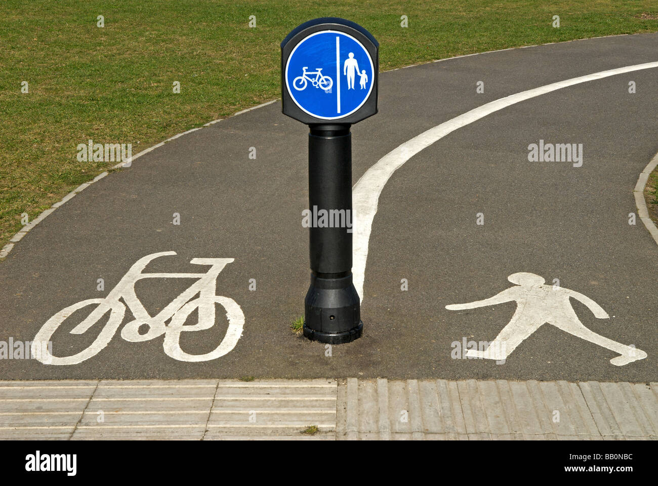 Cycle and pedestrian pathway, Ravenswood housing Estate, Ipswich ...