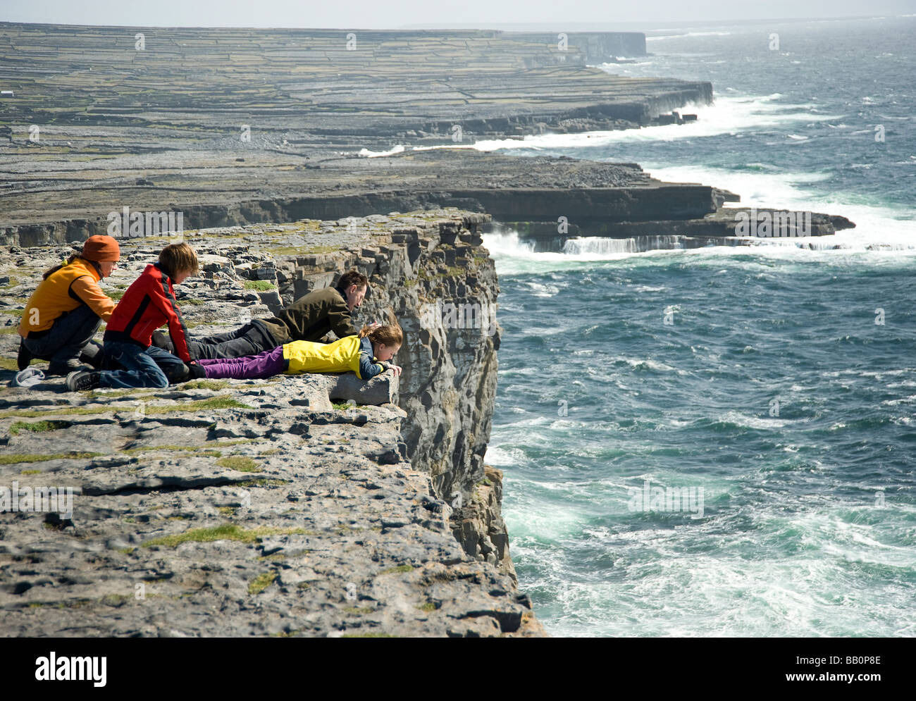 Peer over the edge hi-res stock photography and images - Alamy
