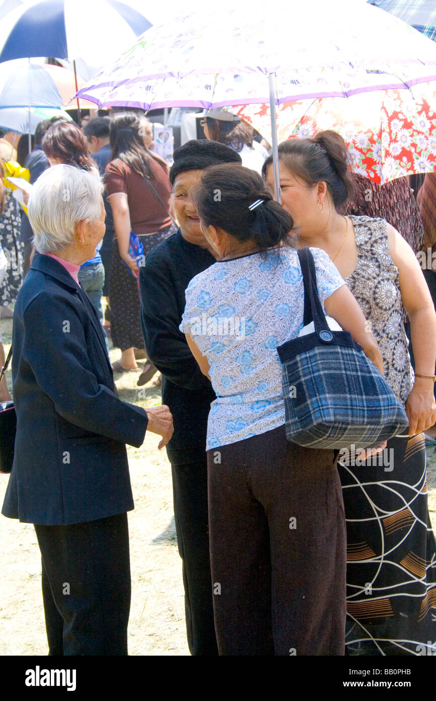 Group of Hmong Asian women having an animated discussion. Hmong Sports ...