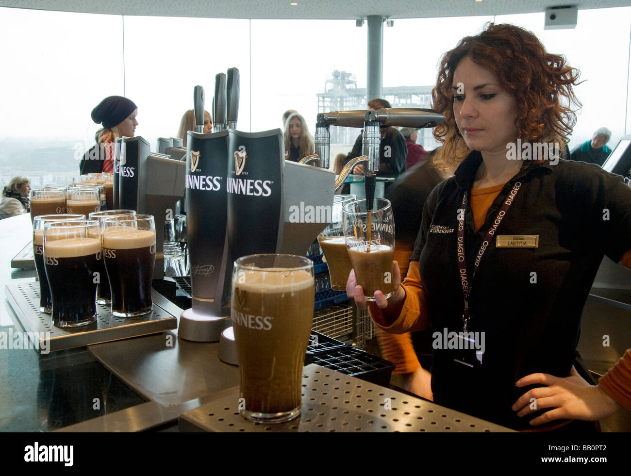 Gravity bar hi-res stock photography and images - Alamy