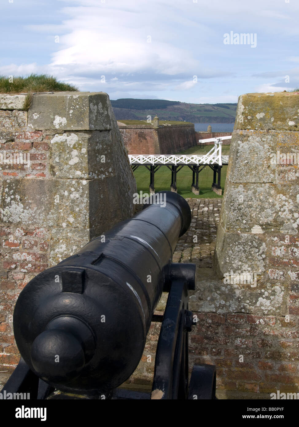 Cannon overlooking the main entrance at Fort George, Scotland Stock ...