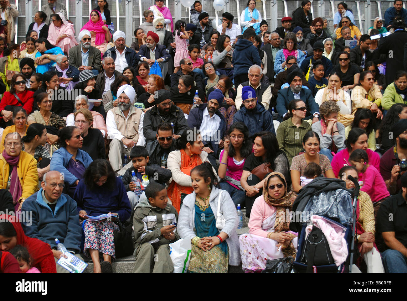 Sikh crowds hi-res stock photography and images - Alamy
