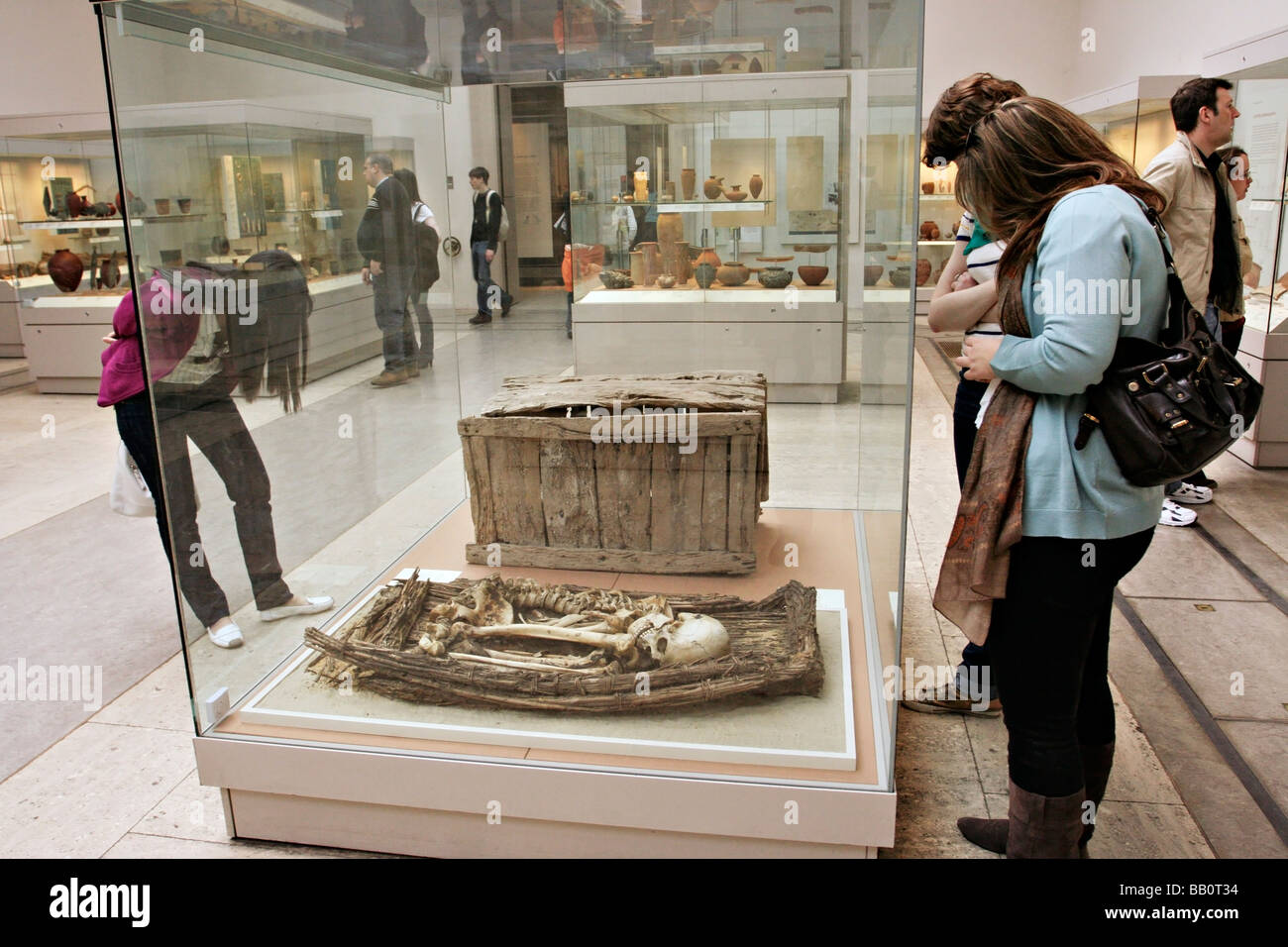 Museum artifacts hi-res stock photography and images - Alamy