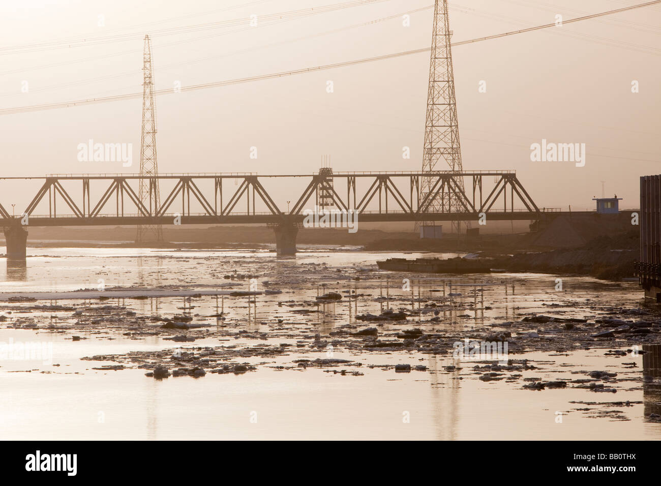 Ice breaking up in the river hi-res stock photography and images - Alamy