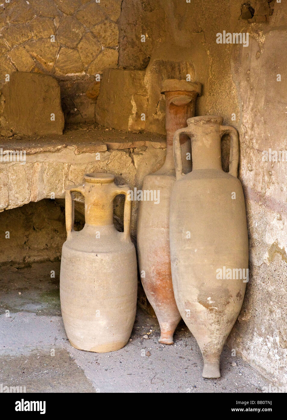 Roman amphorae hi-res stock photography and images - Alamy