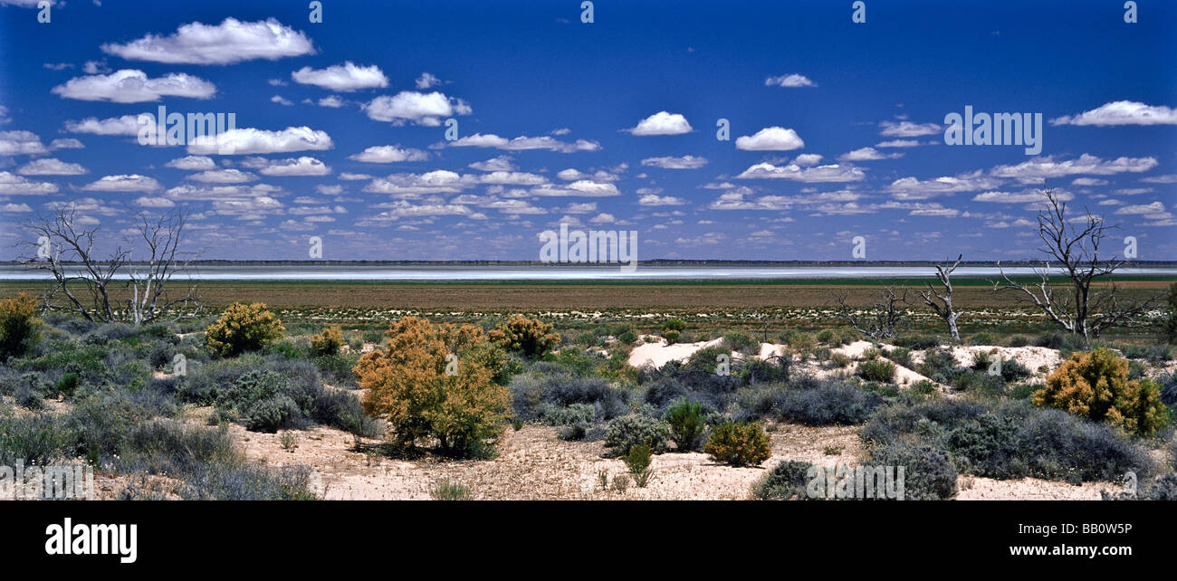 Dry lake, outback Australia Stock Photo - Alamy