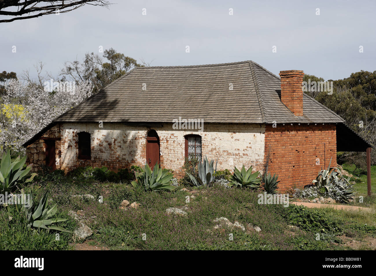 Old Farm Cottage Stock Photo - Alamy